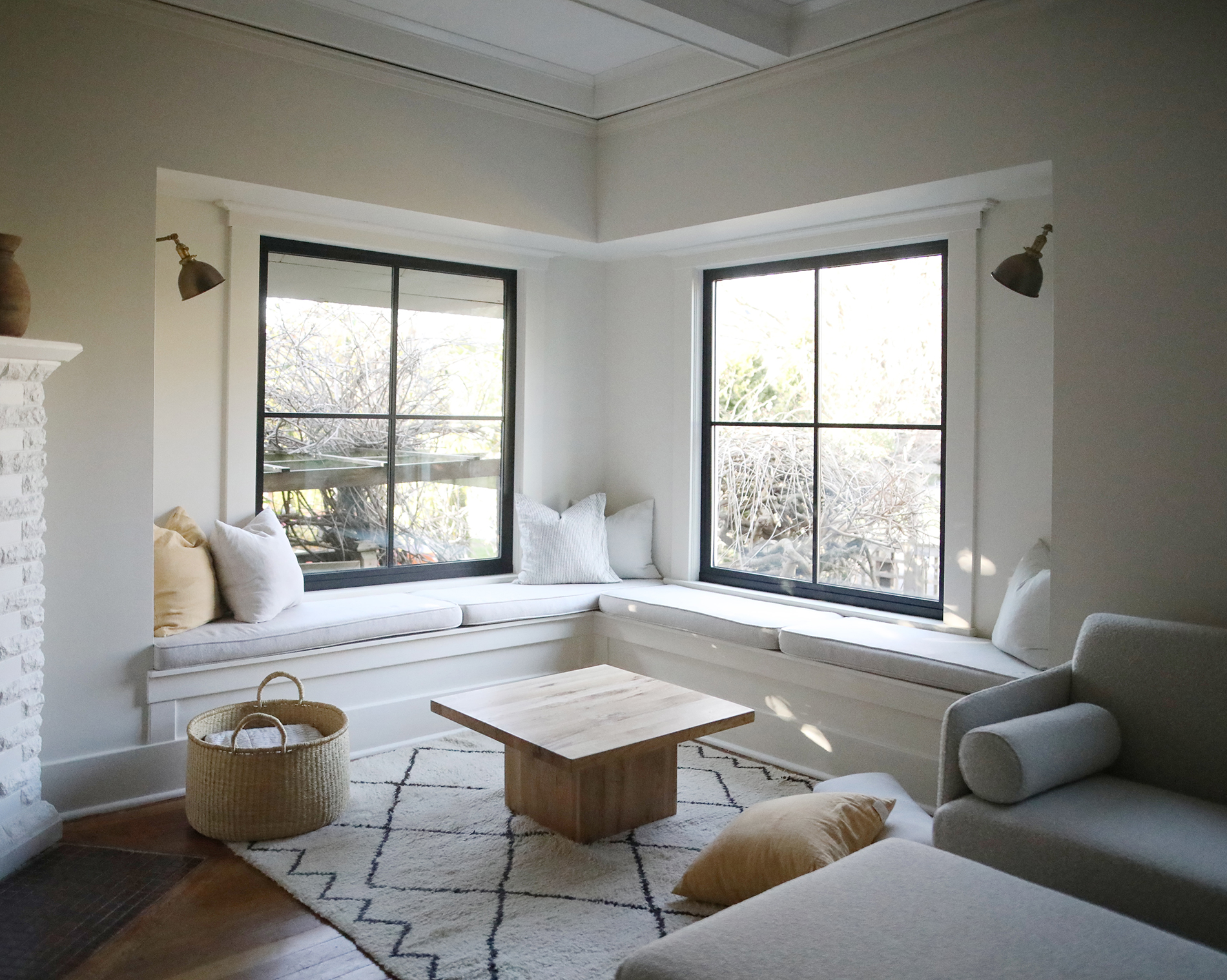 How to Clean Glass and Vinyl Windows